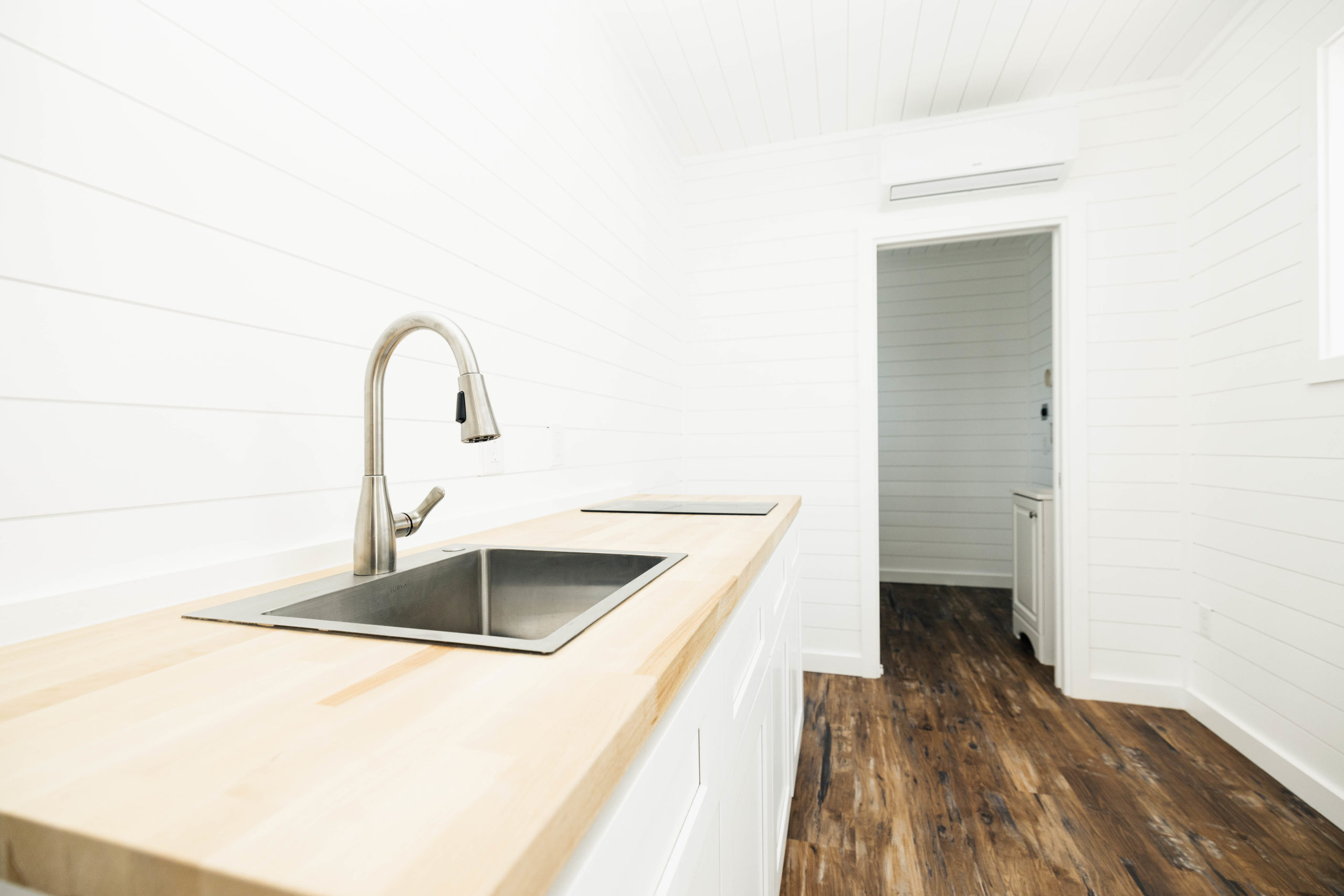 The Alpine Model - Australia Coastal Containers